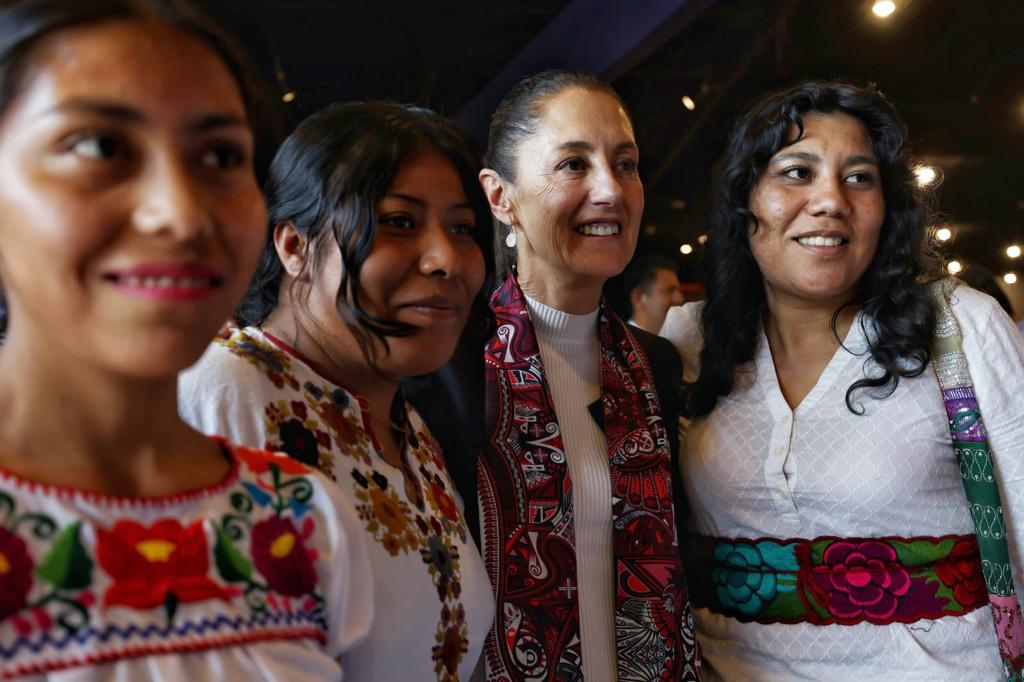 Reasignar el lugar a la mujer en el curso de la historia, implica ...