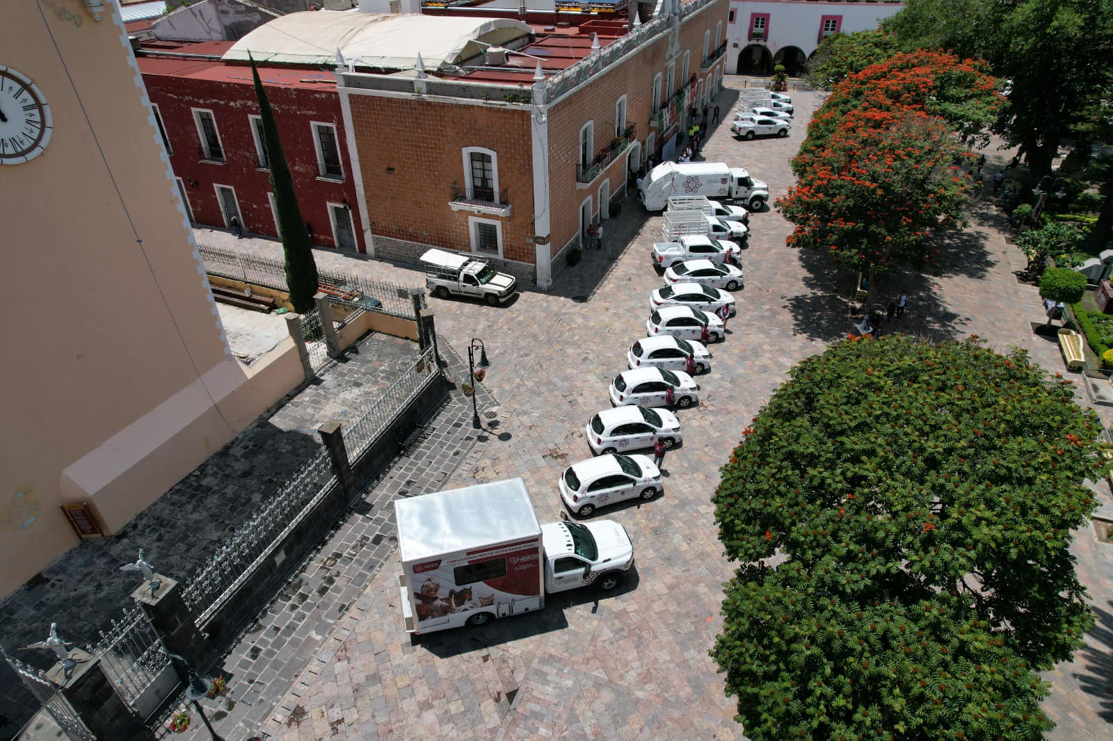 Ariadna Ayala entrega nuevo parque vehicular - Revista 360 Grados