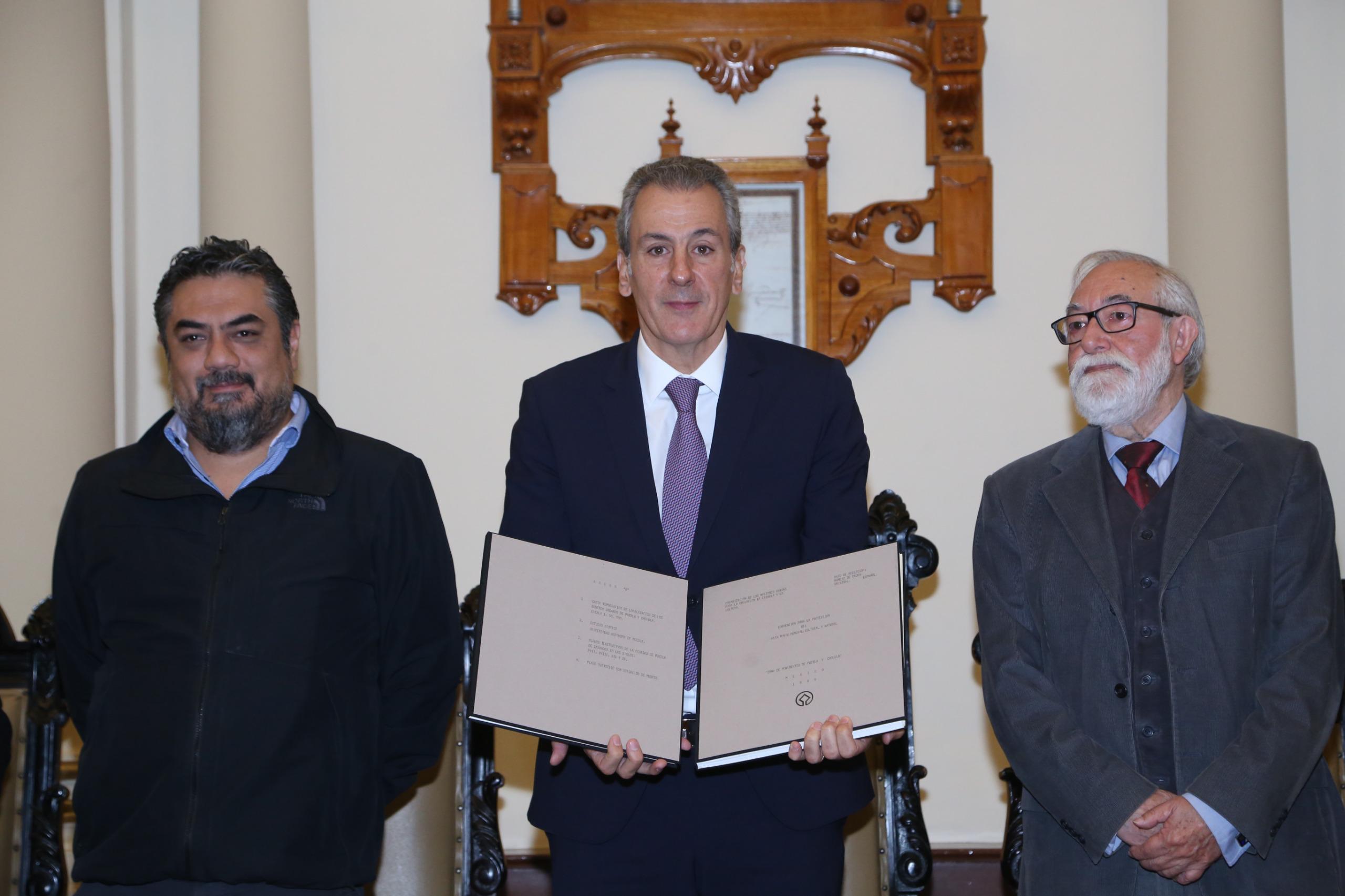 Reciben Facsímil del Expediente de Inscripción de la ciudad de Puebla ...
